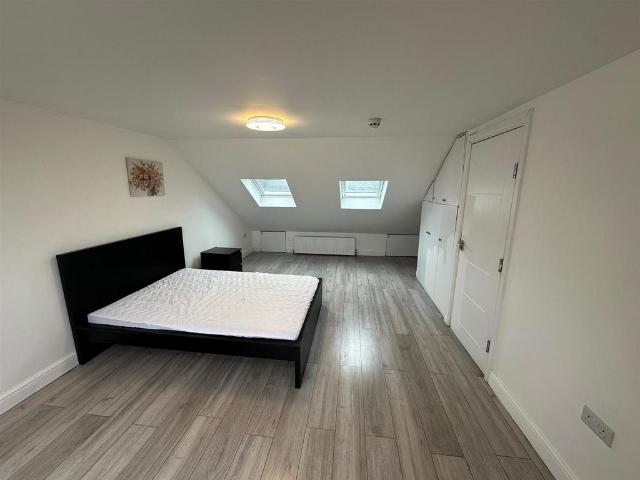 1 bedroom house share to rent