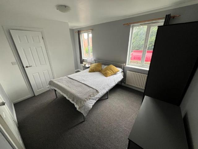 1 bedroom house share to rent