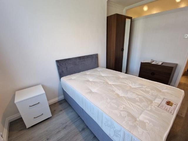 1 bedroom house share to rent