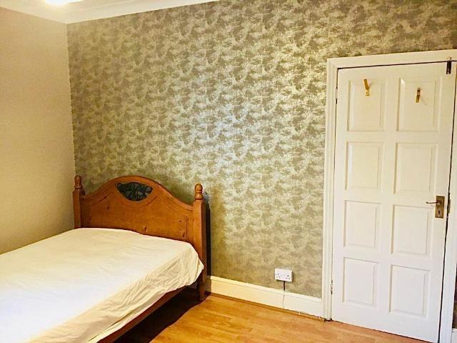 1 bedroom house share to rent