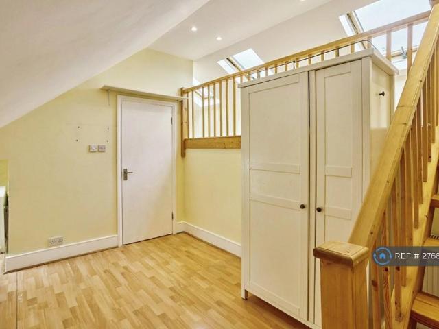 1 bedroom house share to rent