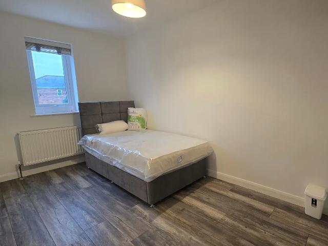 1 bedroom house share to rent