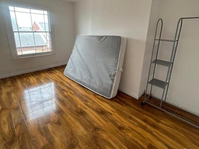 1 bedroom house share to rent