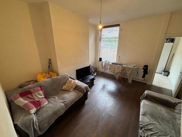1 bedroom house share to rent