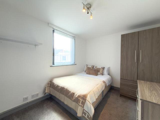 1 bedroom house share to rent