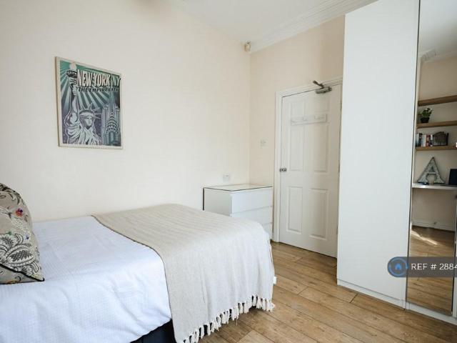 1 bedroom house share to rent