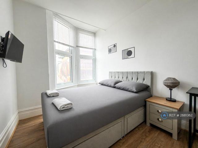 1 bedroom house share to rent
