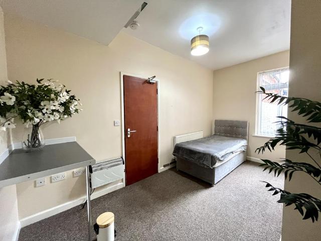 1 bedroom house share to rent