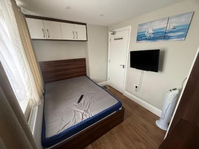 1 bedroom house share to rent
