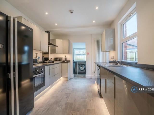 1 bedroom house share to rent