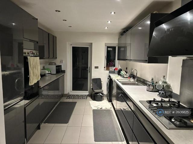 1 bedroom house share to rent