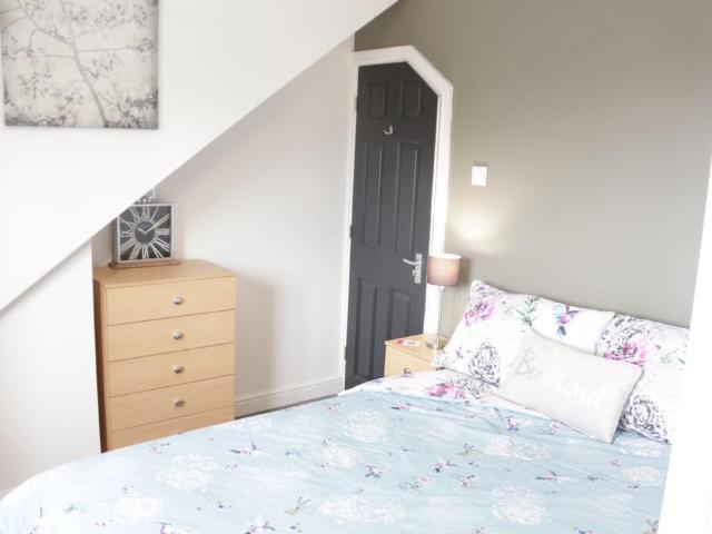 1 bedroom house share to rent