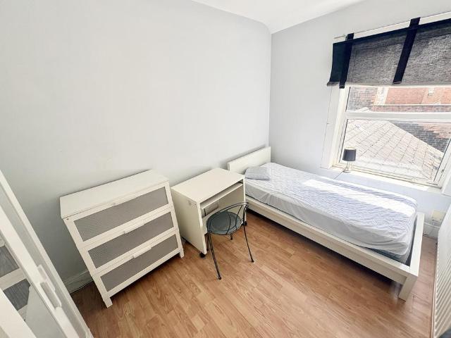 1 bedroom house share to rent
