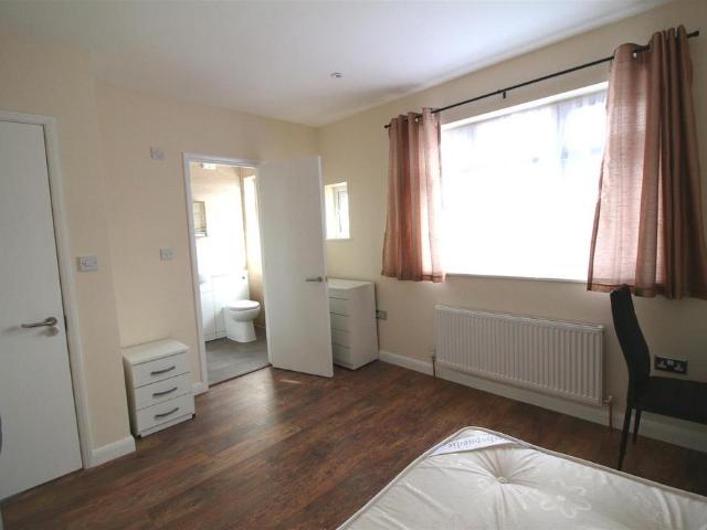 1 bedroom house share to rent