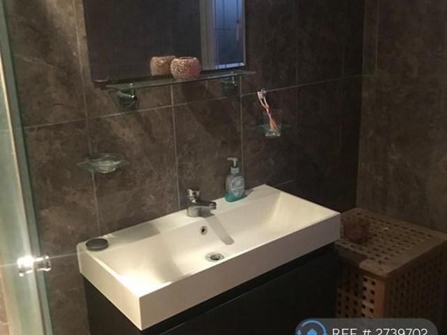 1 bedroom house share to rent