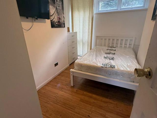 1 bedroom house share to rent