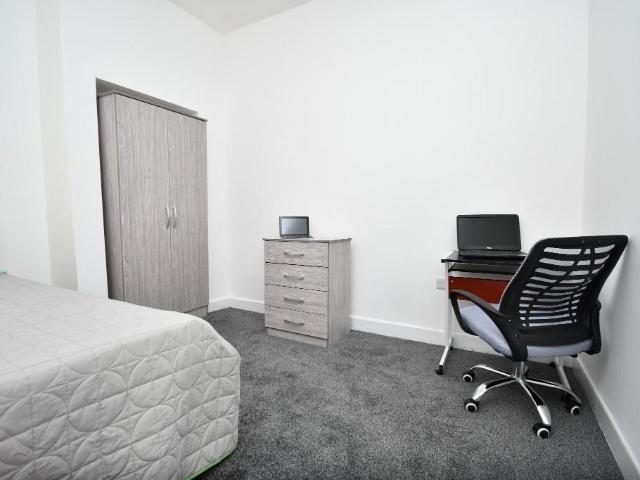 1 bedroom house share to rent