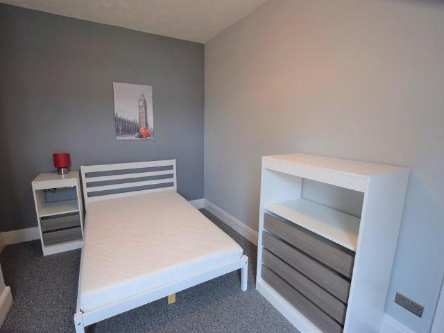 1 bedroom house share to rent