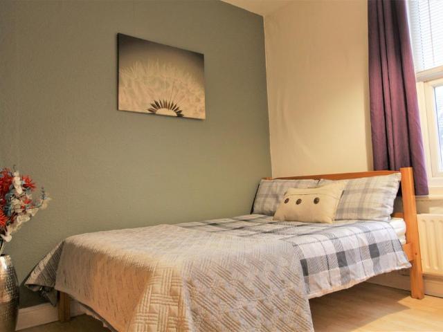 1 bedroom house share to rent