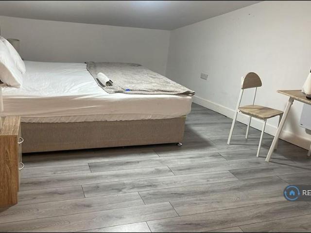 1 bedroom house share to rent