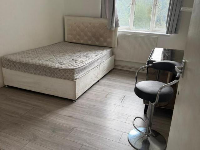 1 bedroom house share to rent