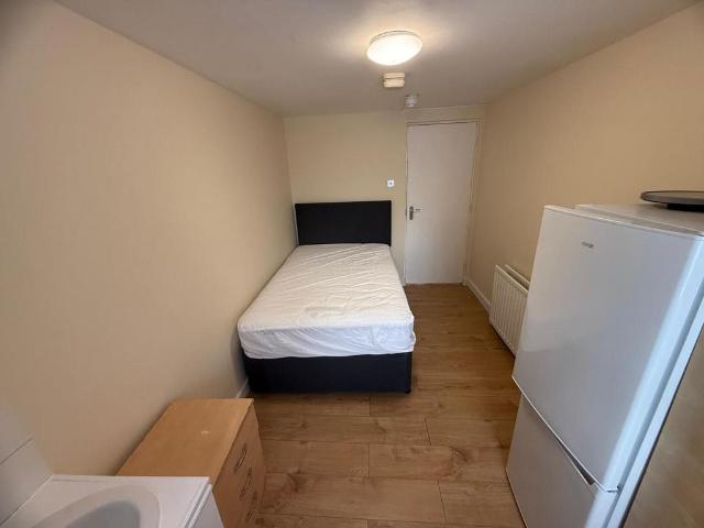 1 bedroom house share to rent