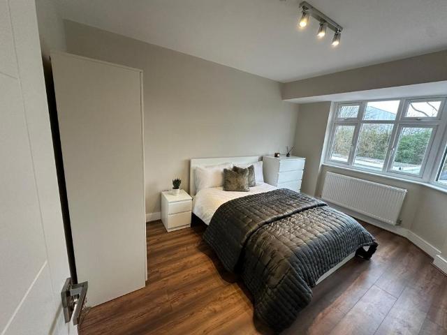 1 bedroom house share to rent