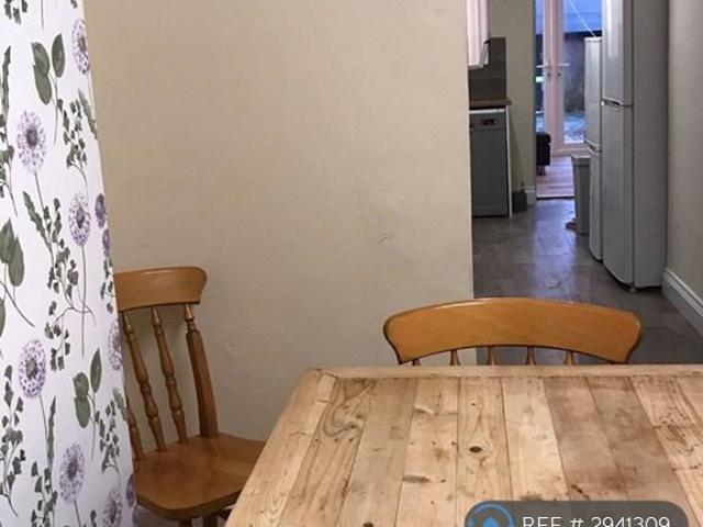 1 bedroom house share to rent