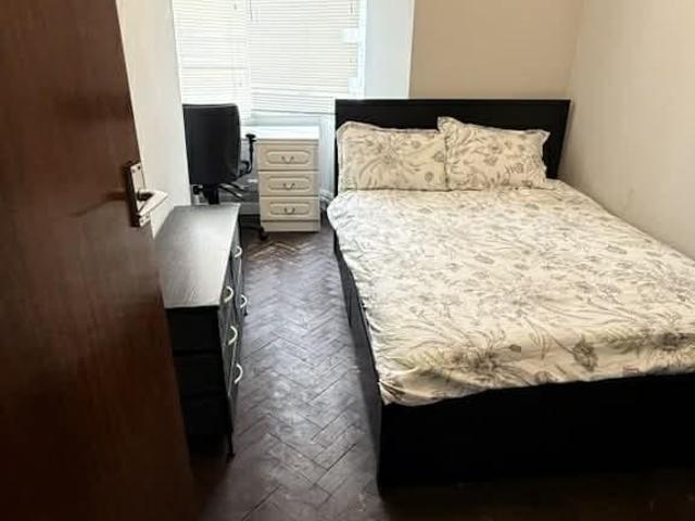 1 bedroom house share to rent