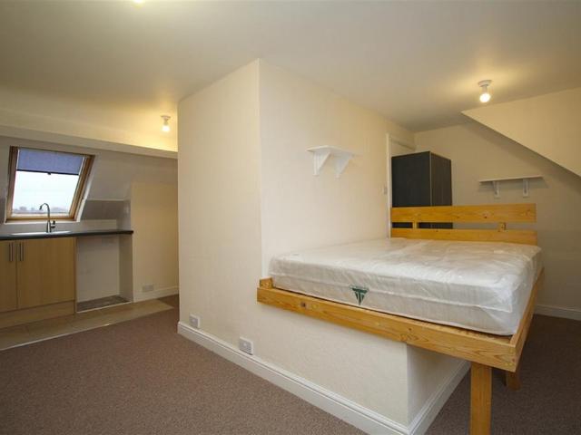 1 bedroom house share to rent