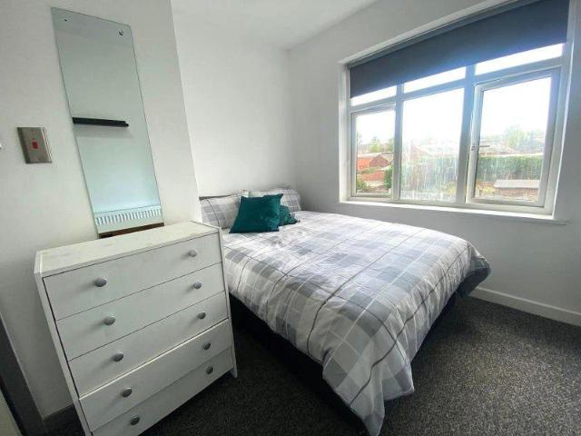 1 bedroom house share to rent