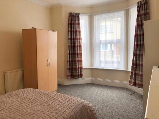 1 bedroom house share to rent