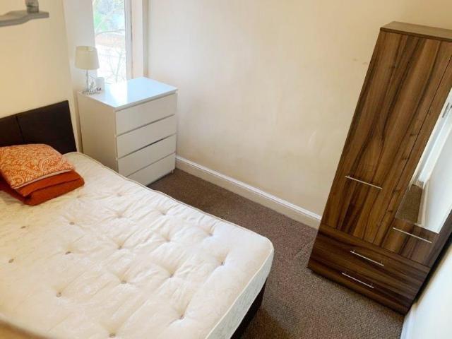 1 bedroom house share to rent