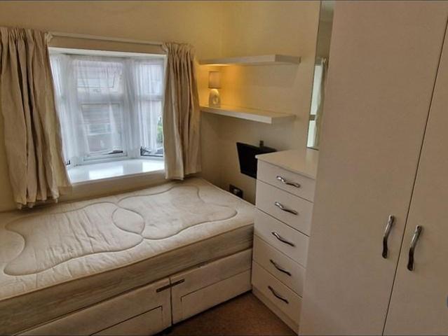 1 bedroom house share to rent