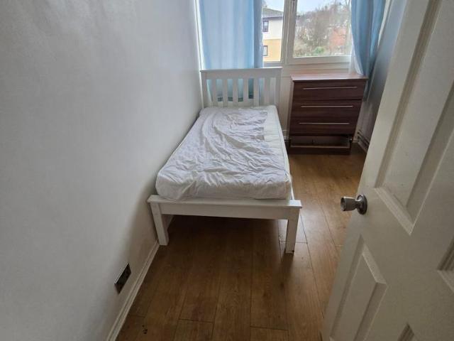 1 bedroom house share to rent
