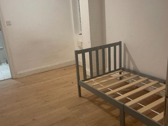 1 bedroom house share to rent