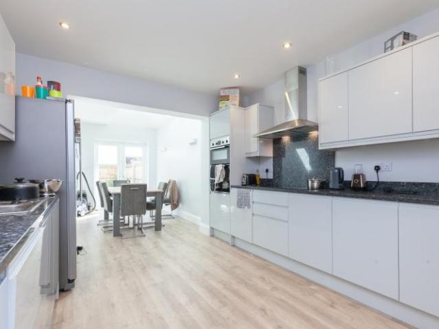1 bedroom house share to rent