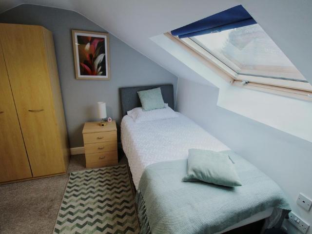 1 bedroom house share to rent