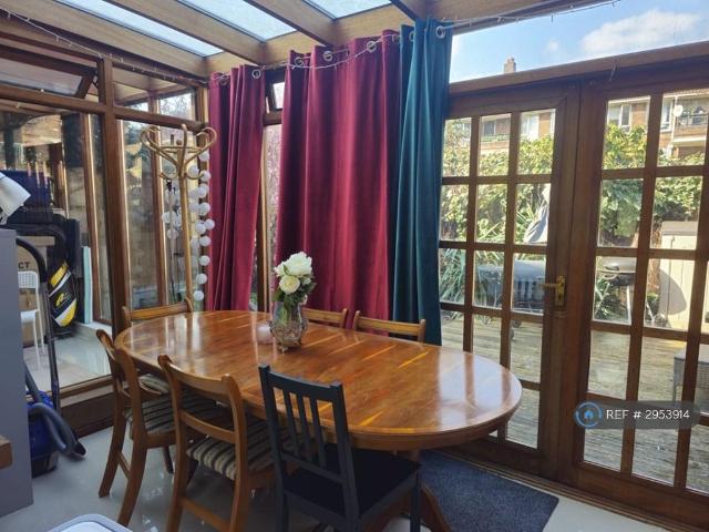 1 bedroom house share to rent