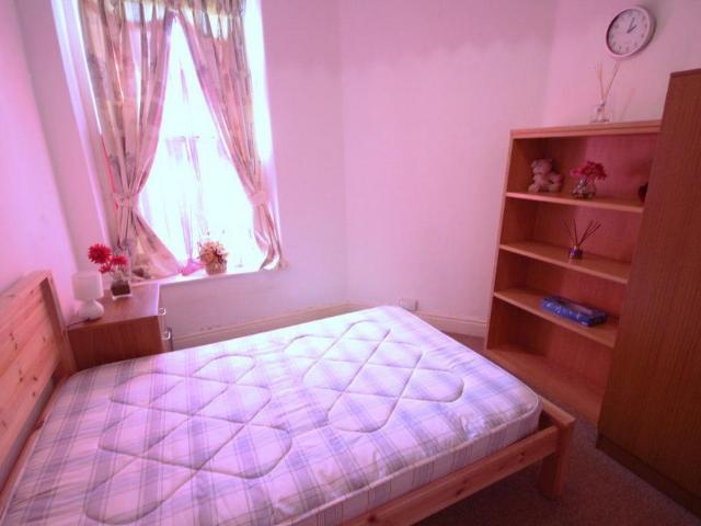 1 bedroom house share to rent