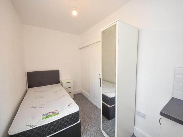 1 bedroom house share to rent