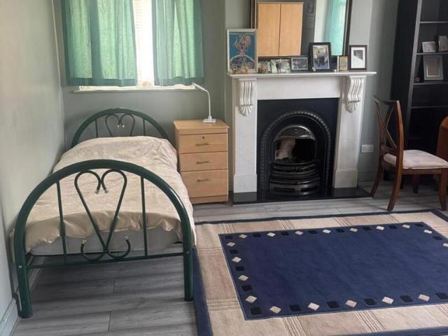 1 bedroom house share to rent