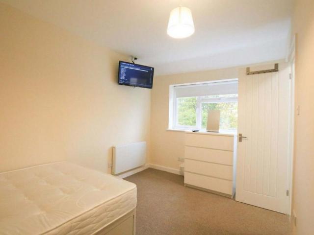 1 bedroom house share to rent