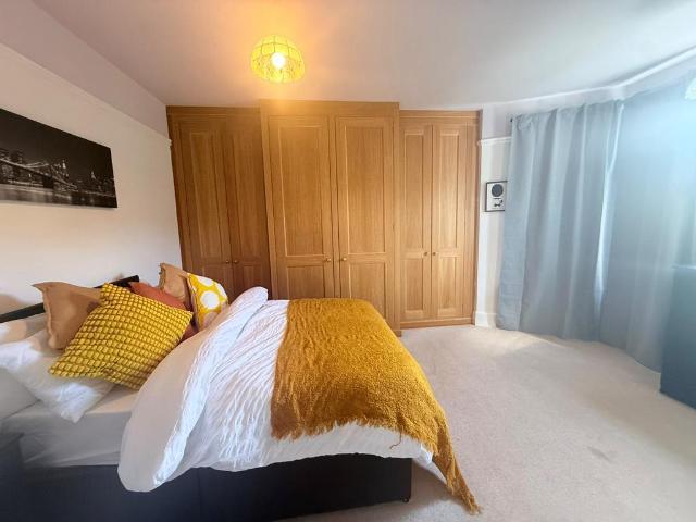 1 bedroom house share to rent