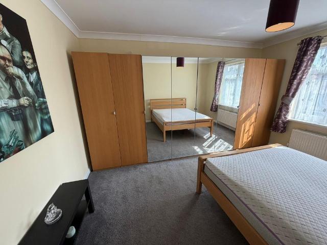 1 bedroom house share to rent