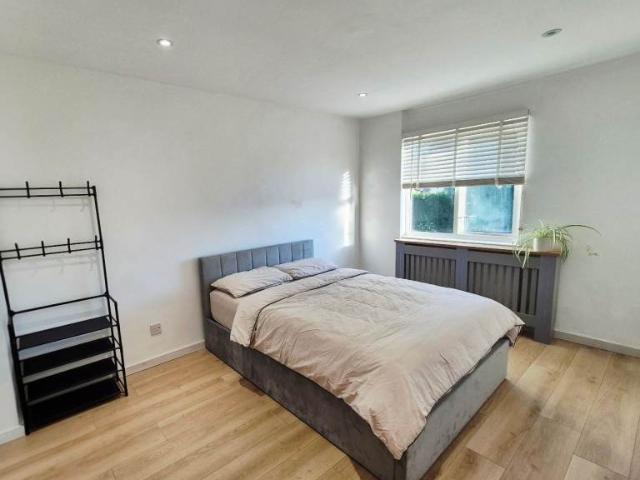1 bedroom house share to rent