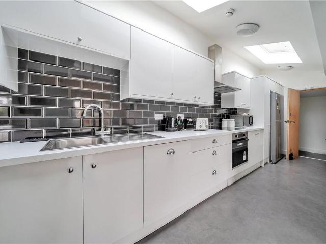 1 bedroom house share to rent