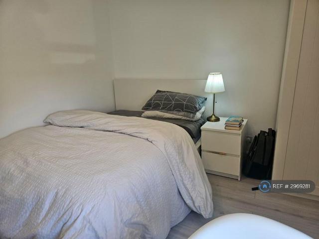 1 bedroom house share to rent