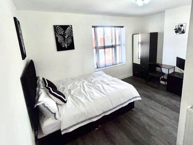 1 bedroom house share to rent