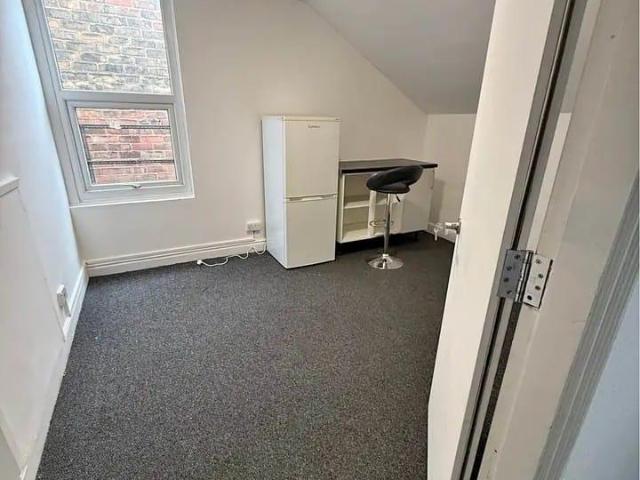1 bedroom house share to rent